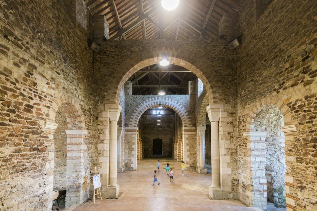 Top 5 des raisons de venir visiter l'Abbatiale de Saint-Philbert-de ...